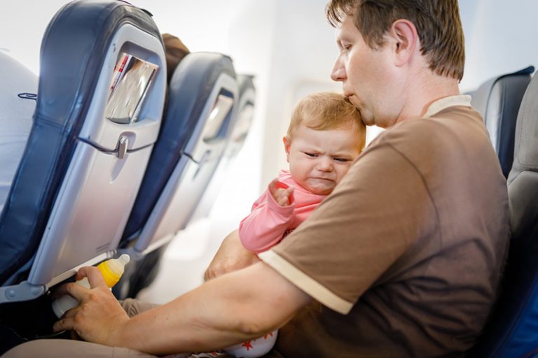 Consejos para Viajar con Bebés en un Avión 】 ️