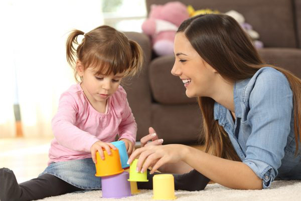 ⊛ Cómo Elegir Una Niñera para tus Hijos y Acertar ️